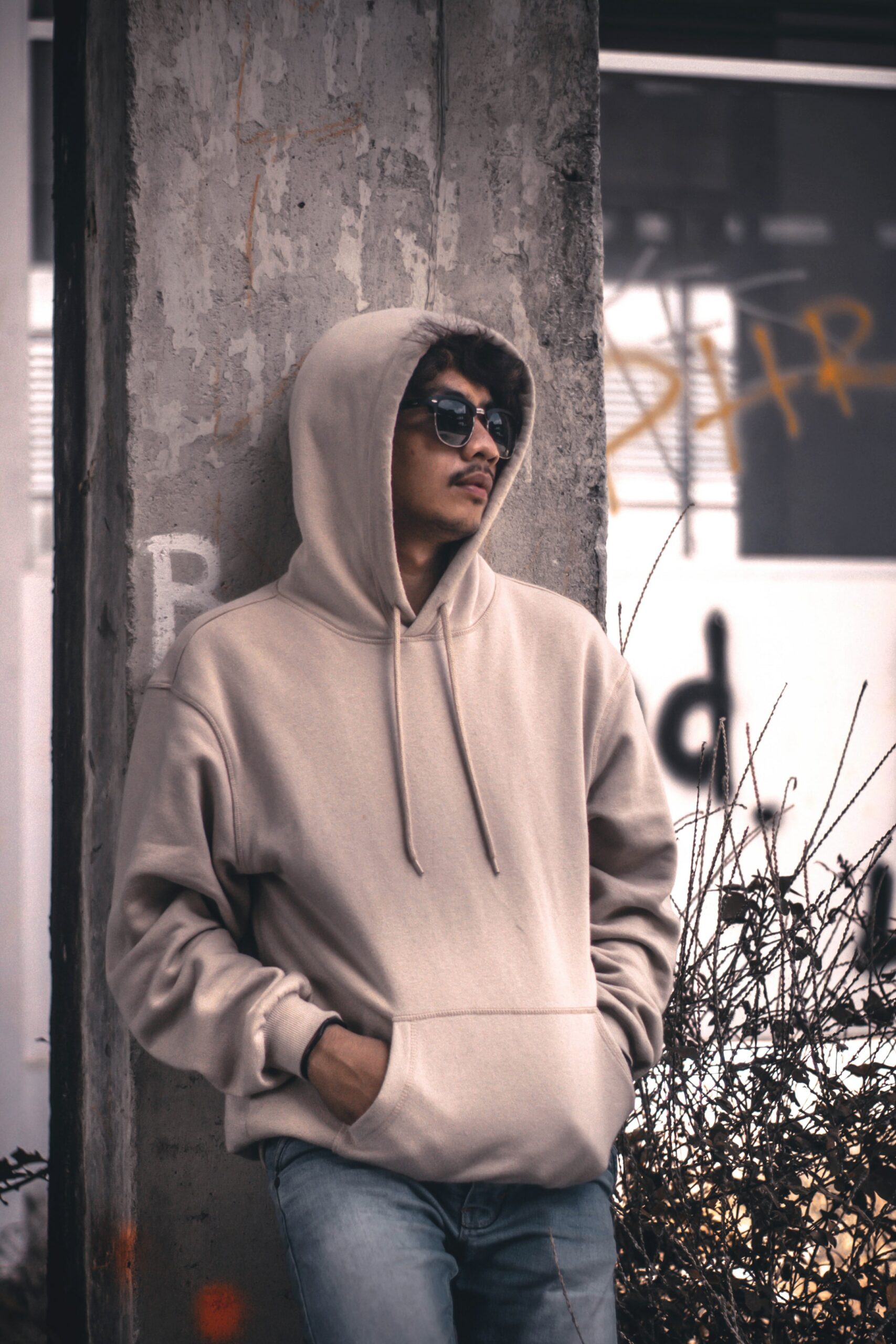 HOW TO WEAR A HOODIE: A STYLE AND FASHION GUIDE