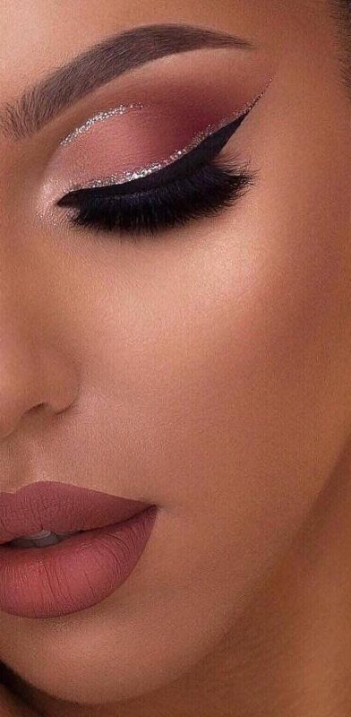 Mastering the Art of Eye Makeup: Tips, Techniques, and Trends!