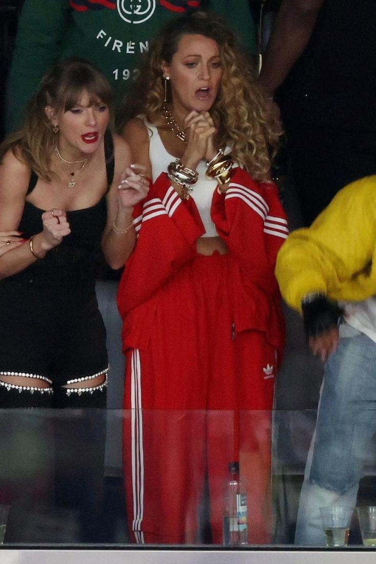 Breath Taking Blake Lively And Taylor Swift Super Bowl Outfits ...