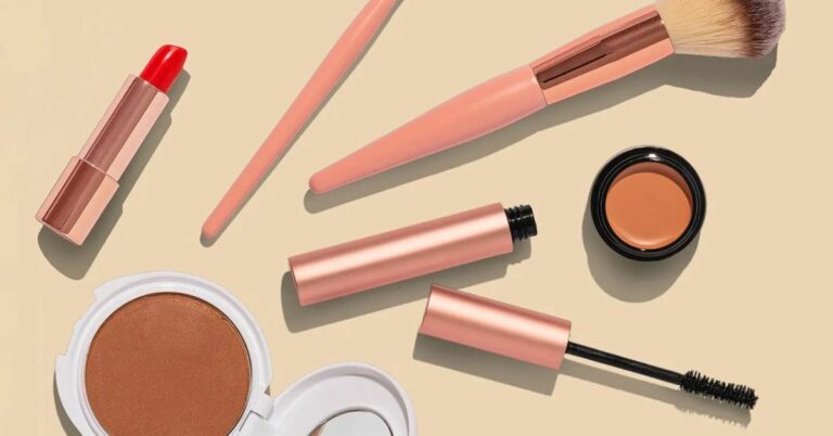 How to Create a Glamorous Look With Basic Makeup Products? | Fashonation