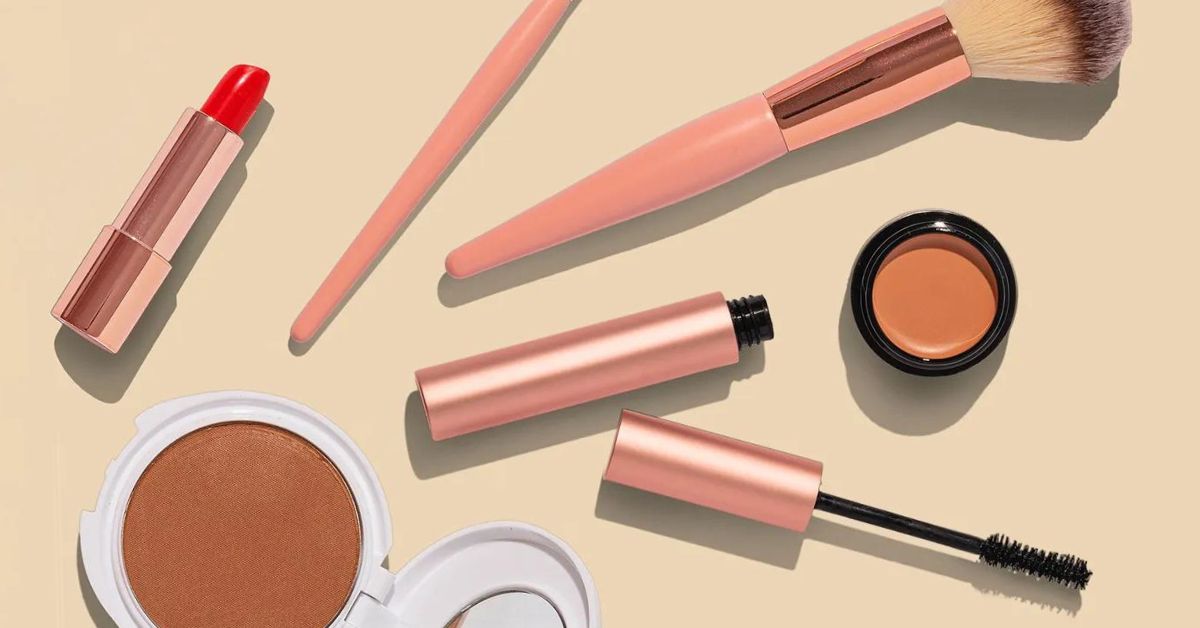 How to Create a Glamorous Look With Basic Makeup Products? | Fashonation