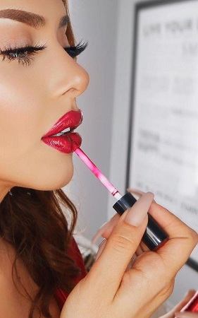 How to Apply Lipstick Like a Pro: Guide | Fashonation