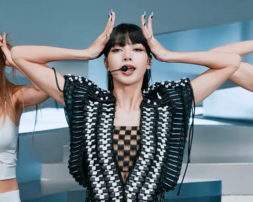 Blackpink Lisa Shines in Louis Vuitton at Rockstar Special Stage ...