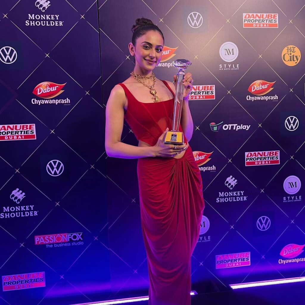 Pretty Rakul Preet Singh Dazzles in 7 Sexy Dresses!