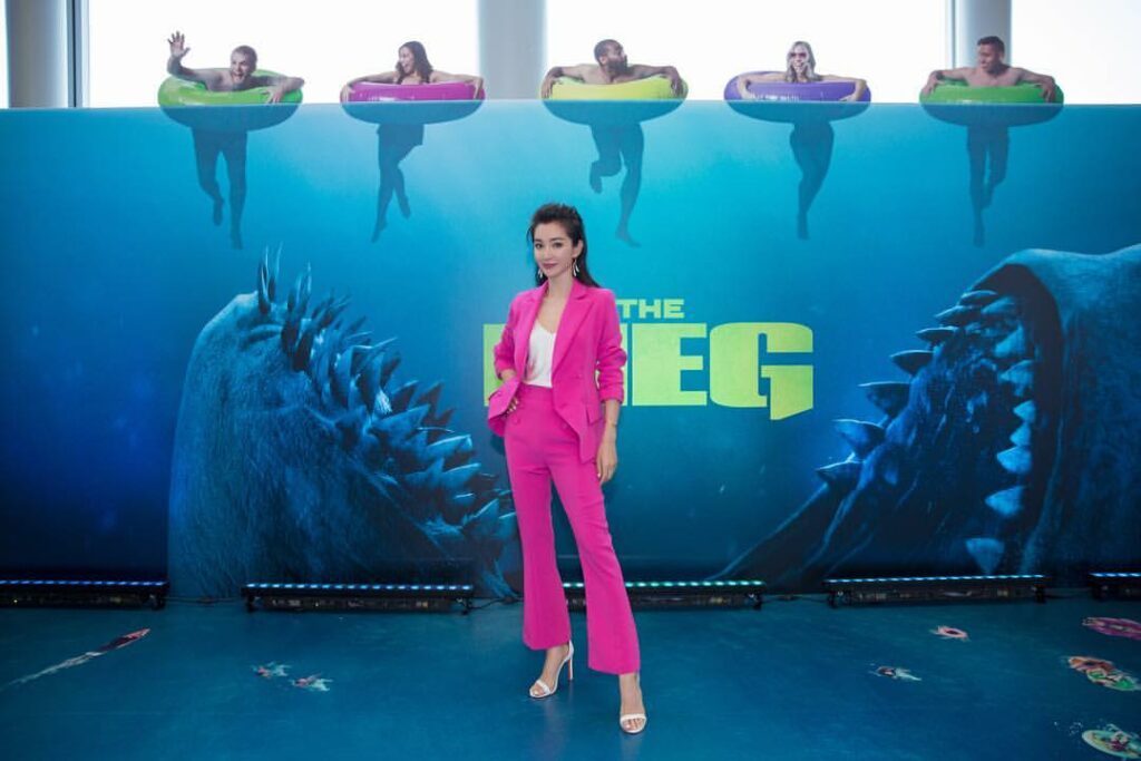 Curvy Li Bingbing! 7 Outfits that prove her Curves Real and Charming ...
