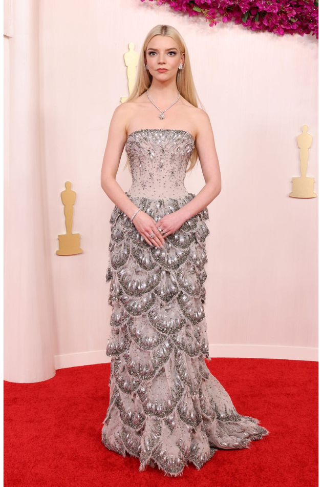 8 Anya Taylor-Joy Iconic Dresses, Clothes and Red Carpet Moment to ...