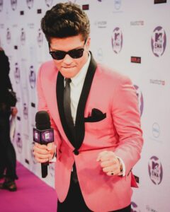 Bruno Mars Bio: 6 Most Stylish and Iconic Fashion Moments | Fashonation