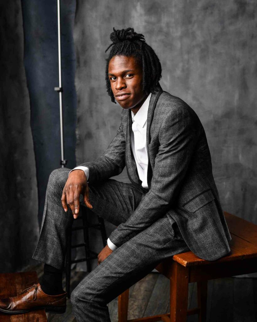 Daniel Caesar Bio: 6 Stylish and Soulful Fashion Moments to Inspire You ...