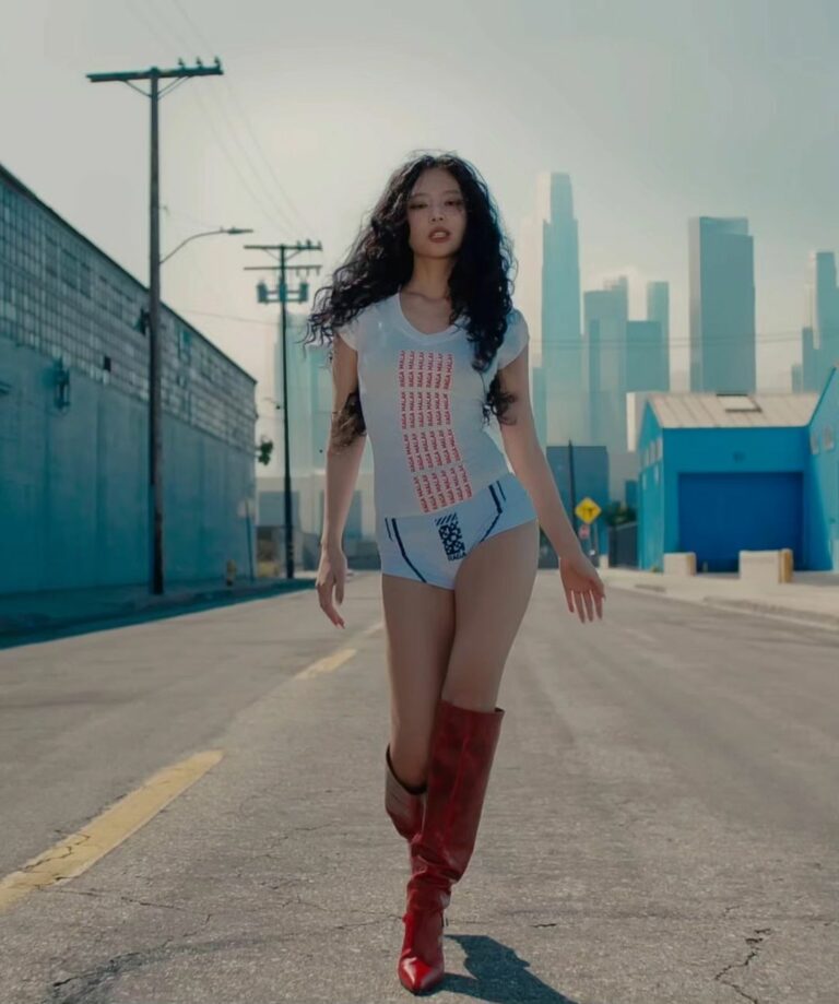 Blackpink Jennie Slays in 5 Iconic Outfits in “Mantra” Music Video: Which Look is Your Favorite ...