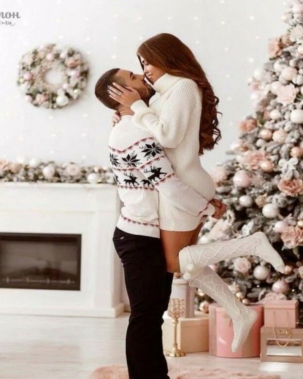15 Perfect Matching Christmas Outfits for Couple this Season