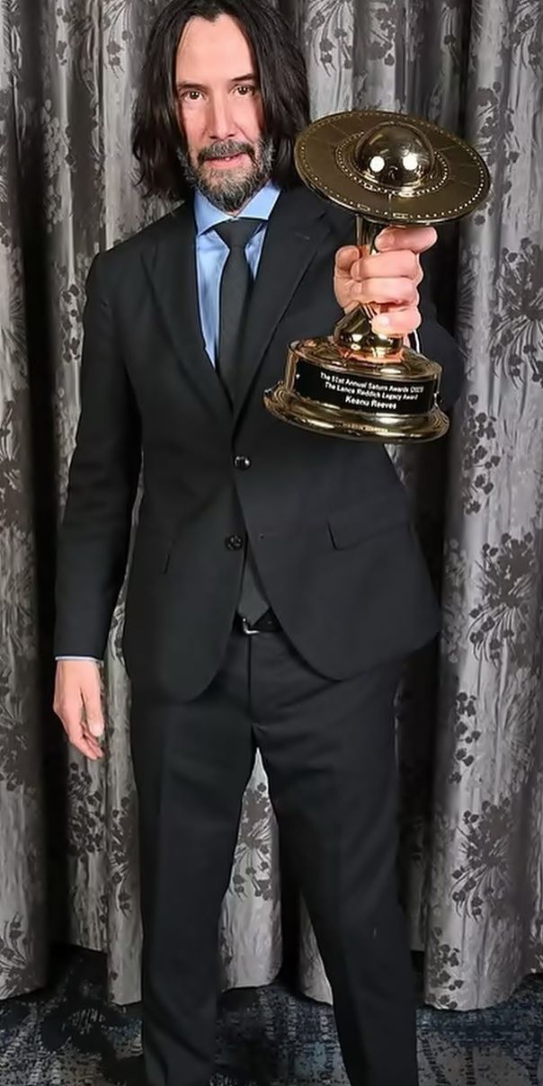 Timeless Keanu Reeves: A Glimpse into His Iconic Fashion Styles ...