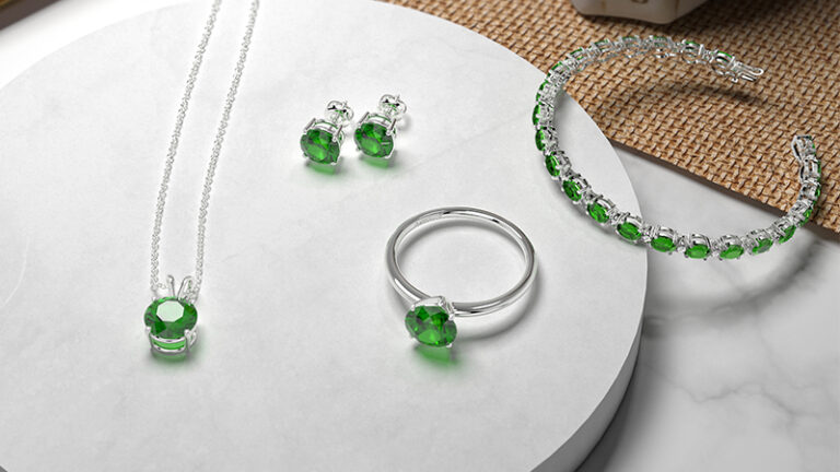 The Beauty and Benefits of Wearing Emerald Jewelry | Fashonation