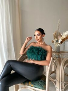 21 Chic Feather Bandeau Tops Elevating Your Party Style