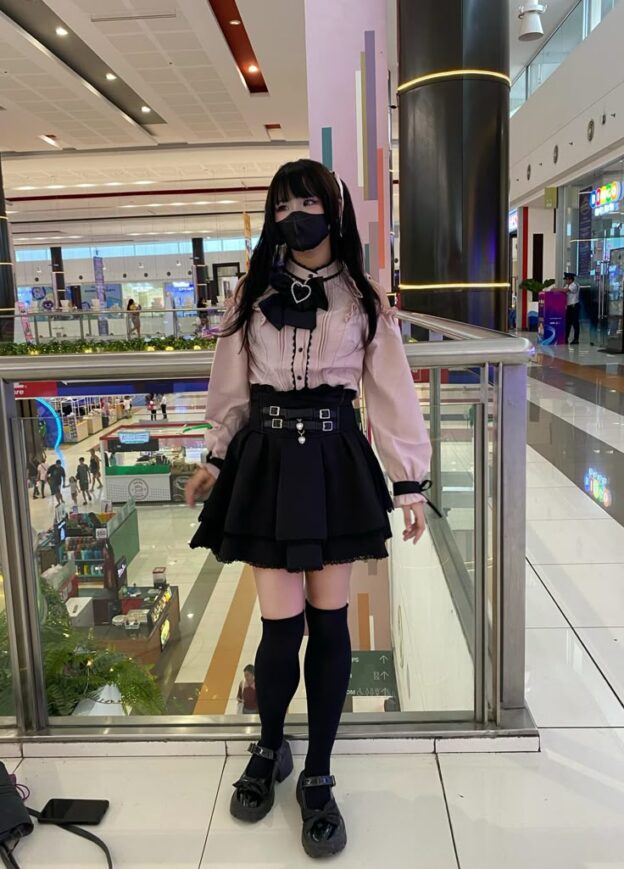 What Is Jirai Kei? Japan’s Edgy ‘Landmine Girl’ Fashion Trend Explained ...